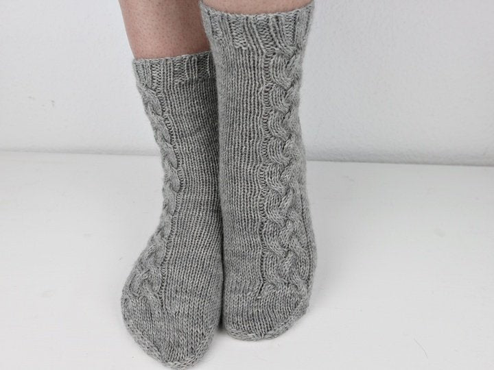 Beginner friendly Socks – KnityDesigns