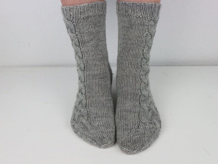 Beginner friendly Socks – KnityDesigns